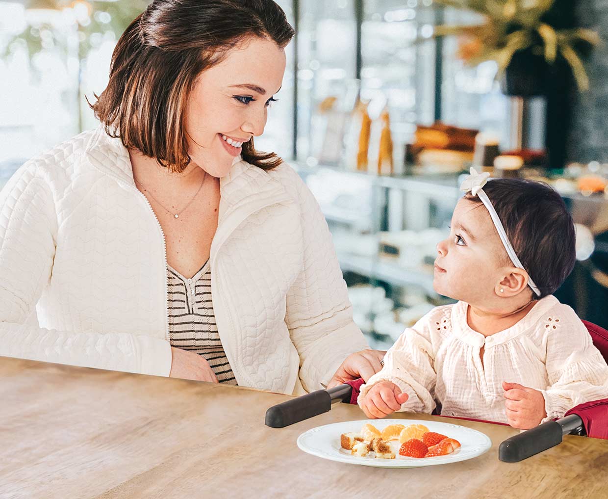 Tips for Taking Your Baby to a Restaurant - Chicco